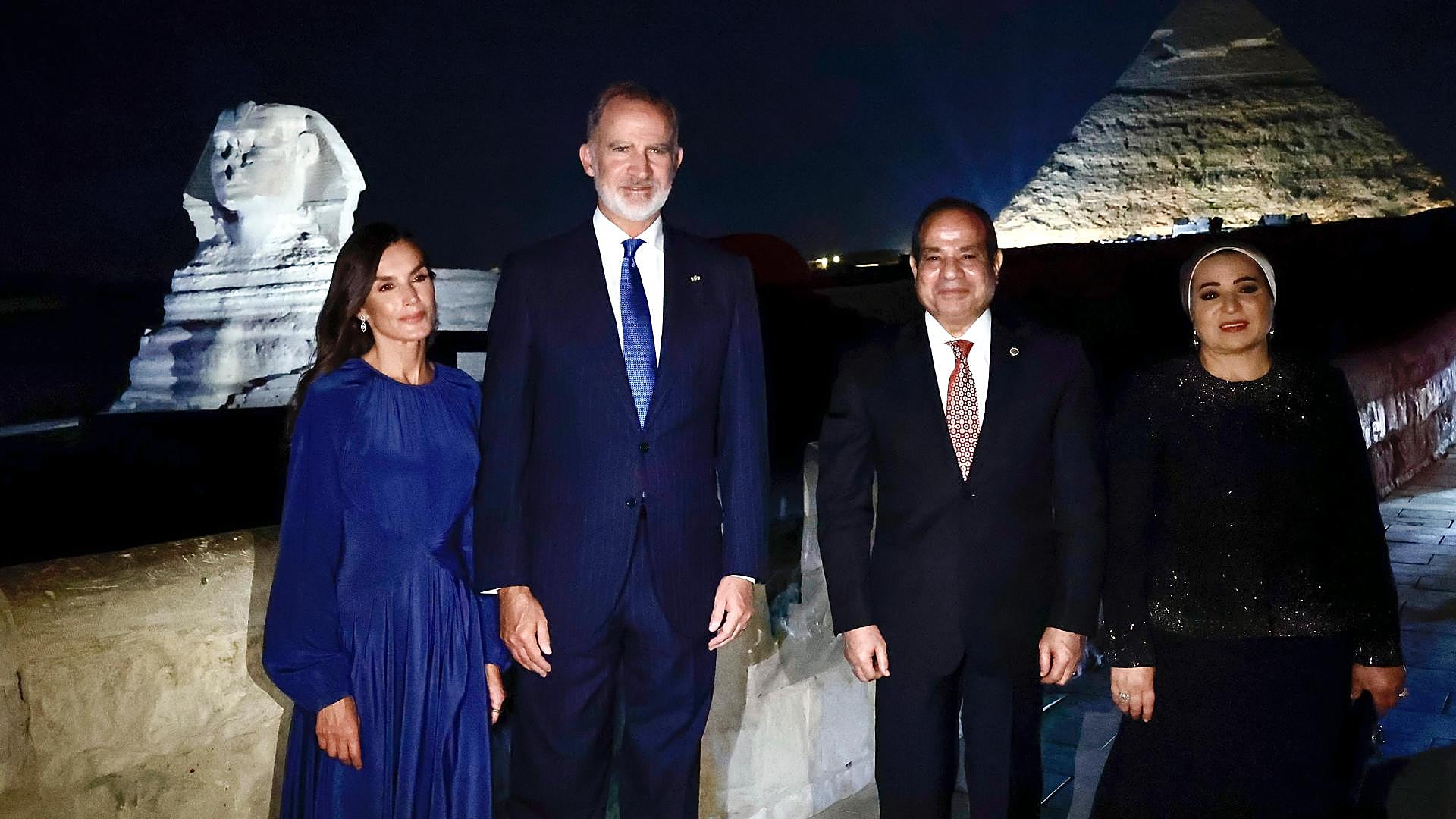 Letizia en las pirámides: la escapada nocturna de los Reyes para hacer turismo en Egipto | Mujerhoy